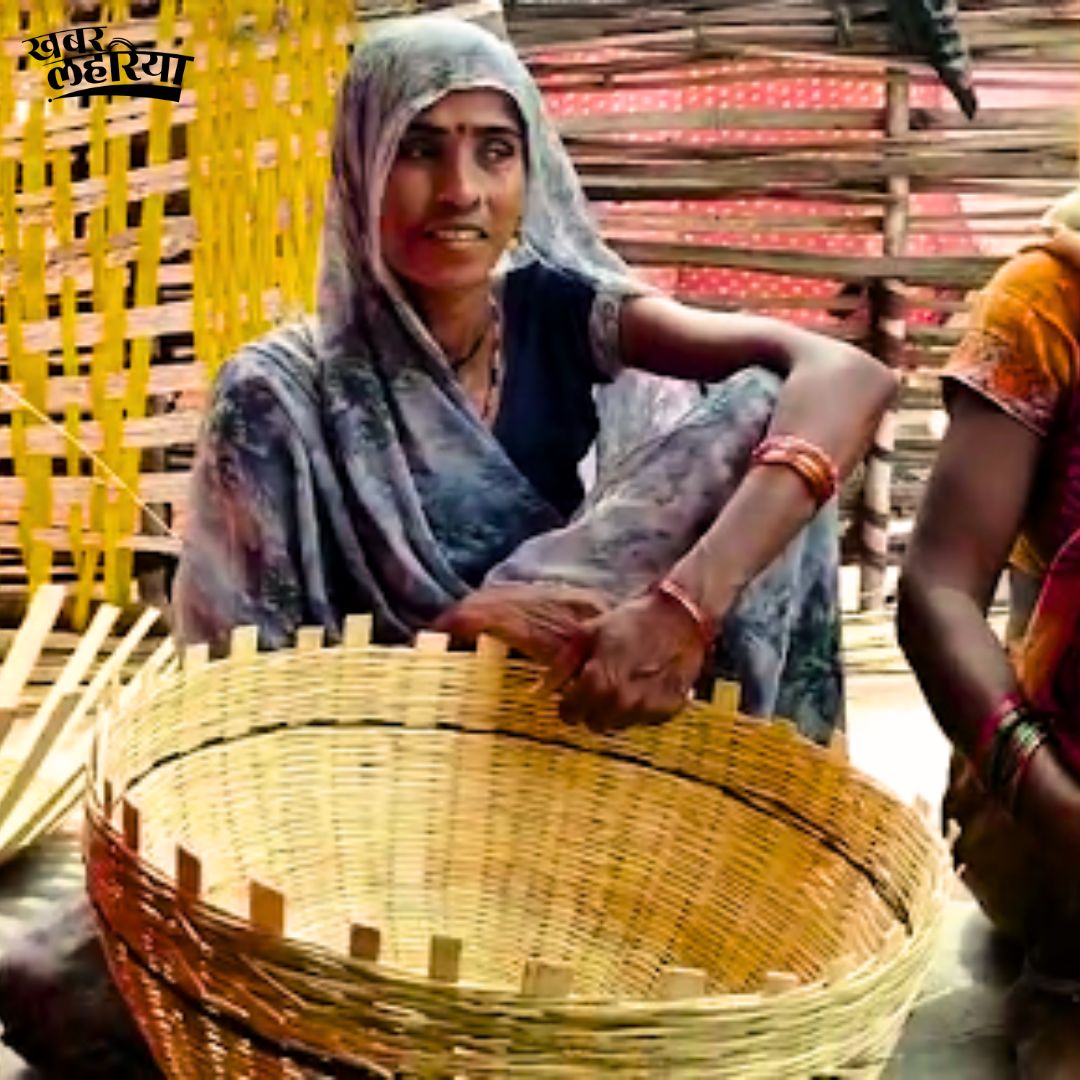 Women making bamboo baskets organized Chaura Darbar - Khabar Lahariya ...